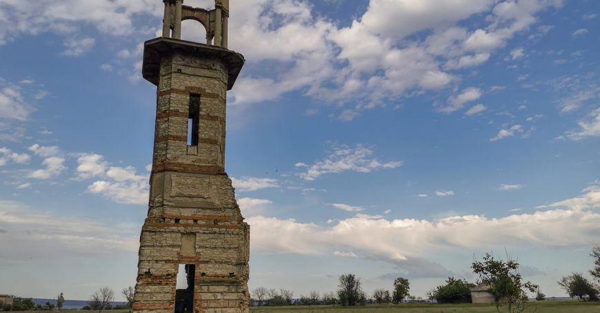 TRM - Turnul de apă din satul Căzăneşti ar putea deveni o importantă ...